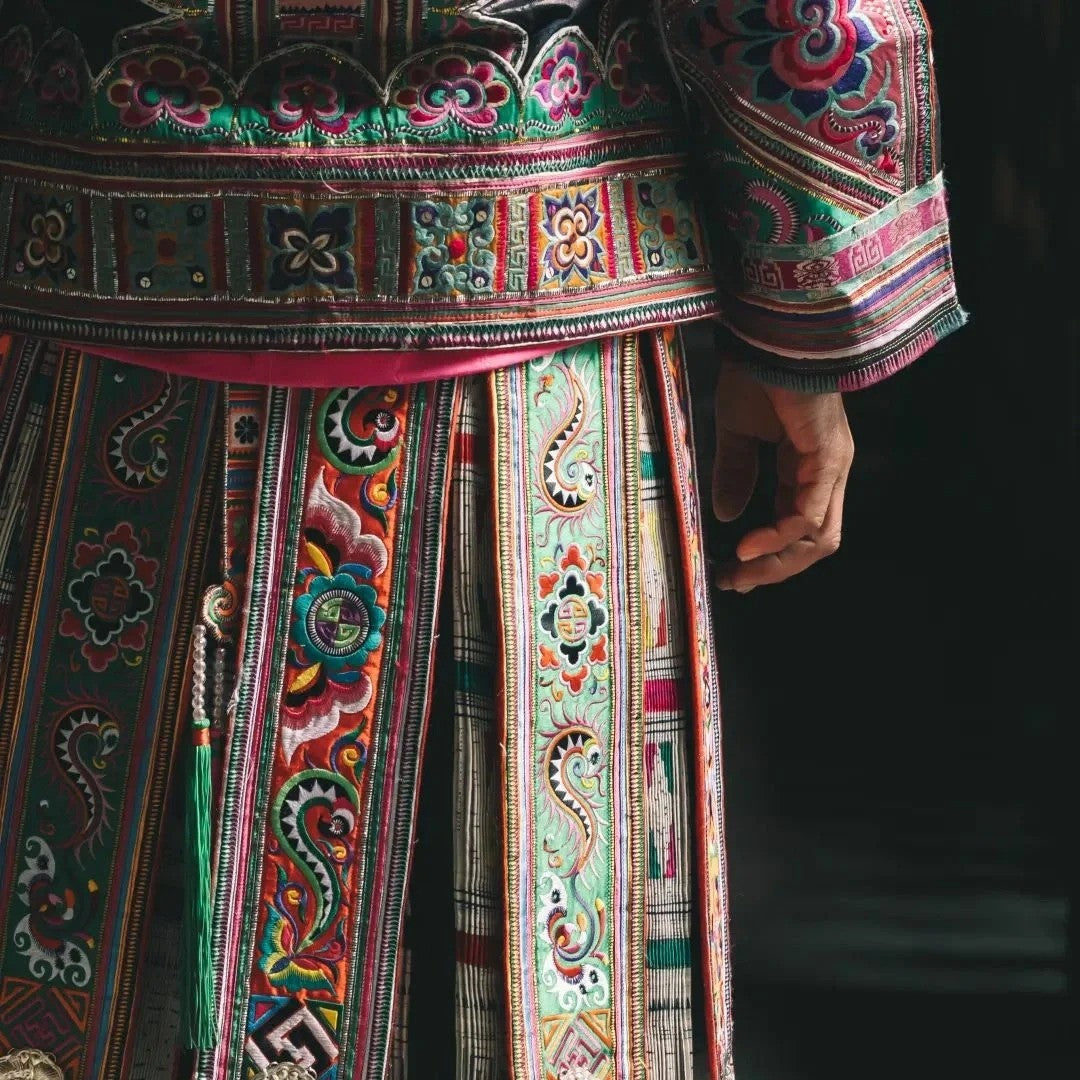 Exquisite Miao Embroidery ：Chinese Ethnic Crafts – Runystore